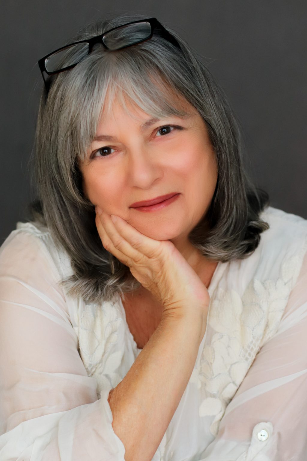 About - Learn More About Novelist Alice Hoffman